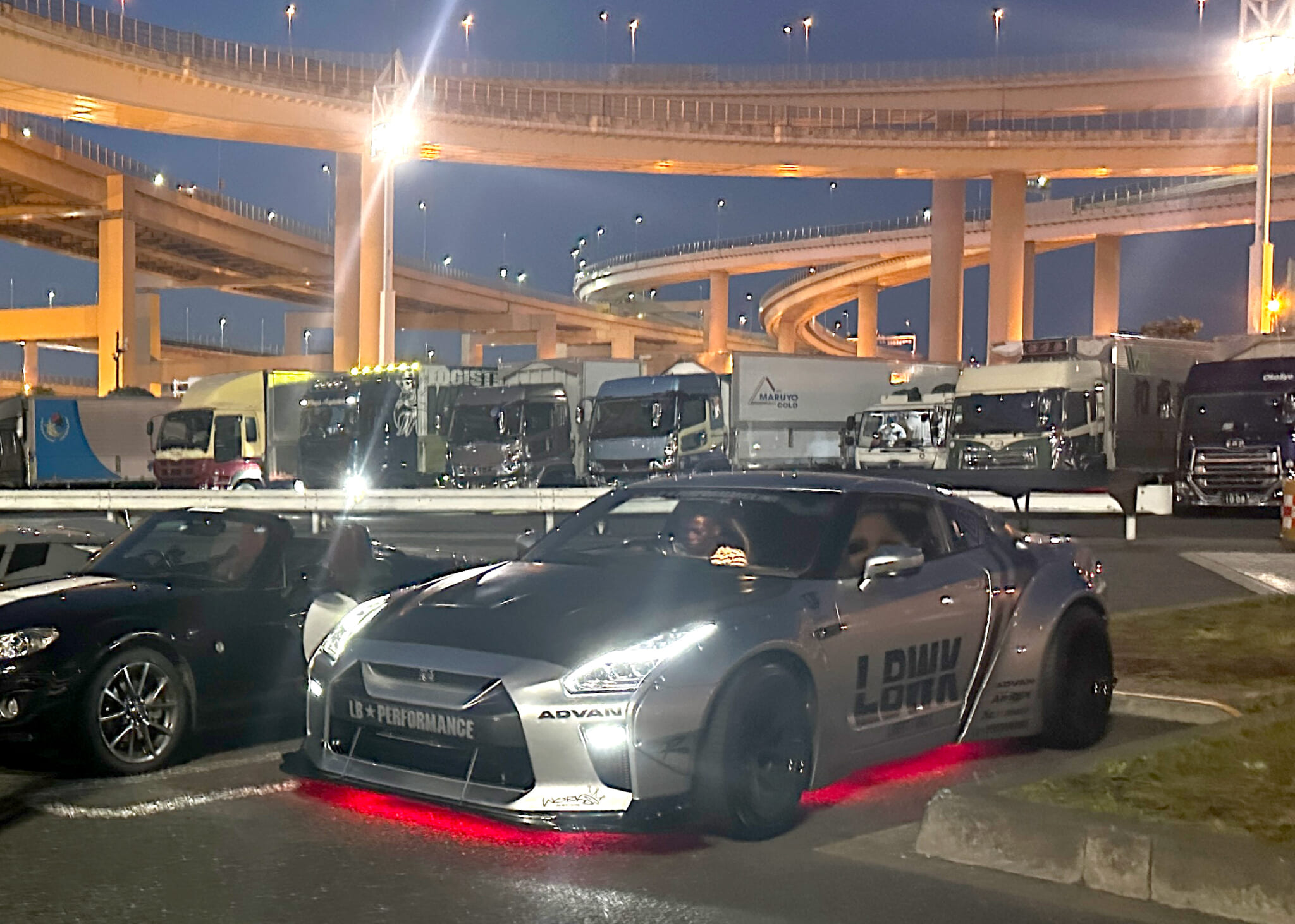 [Self-Drive] Tokyo & DAIKOKU PA Tour GT-R Liberty Walk Custom | Ichioku ...